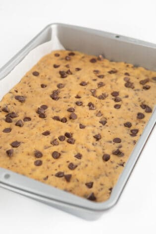 Chocolate Chip Cookie Bars (Tiktok Viral) - Design Eat Repeat