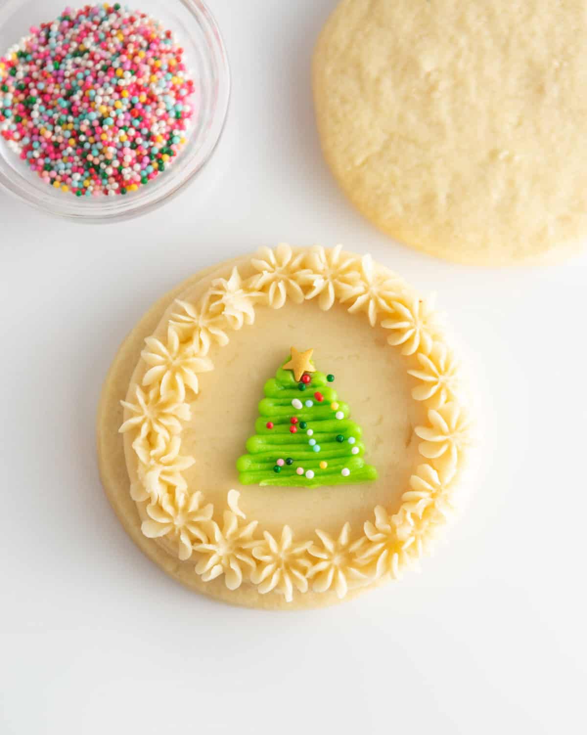 12 EASY Circle Christmas Cookies - Design Eat Repeat