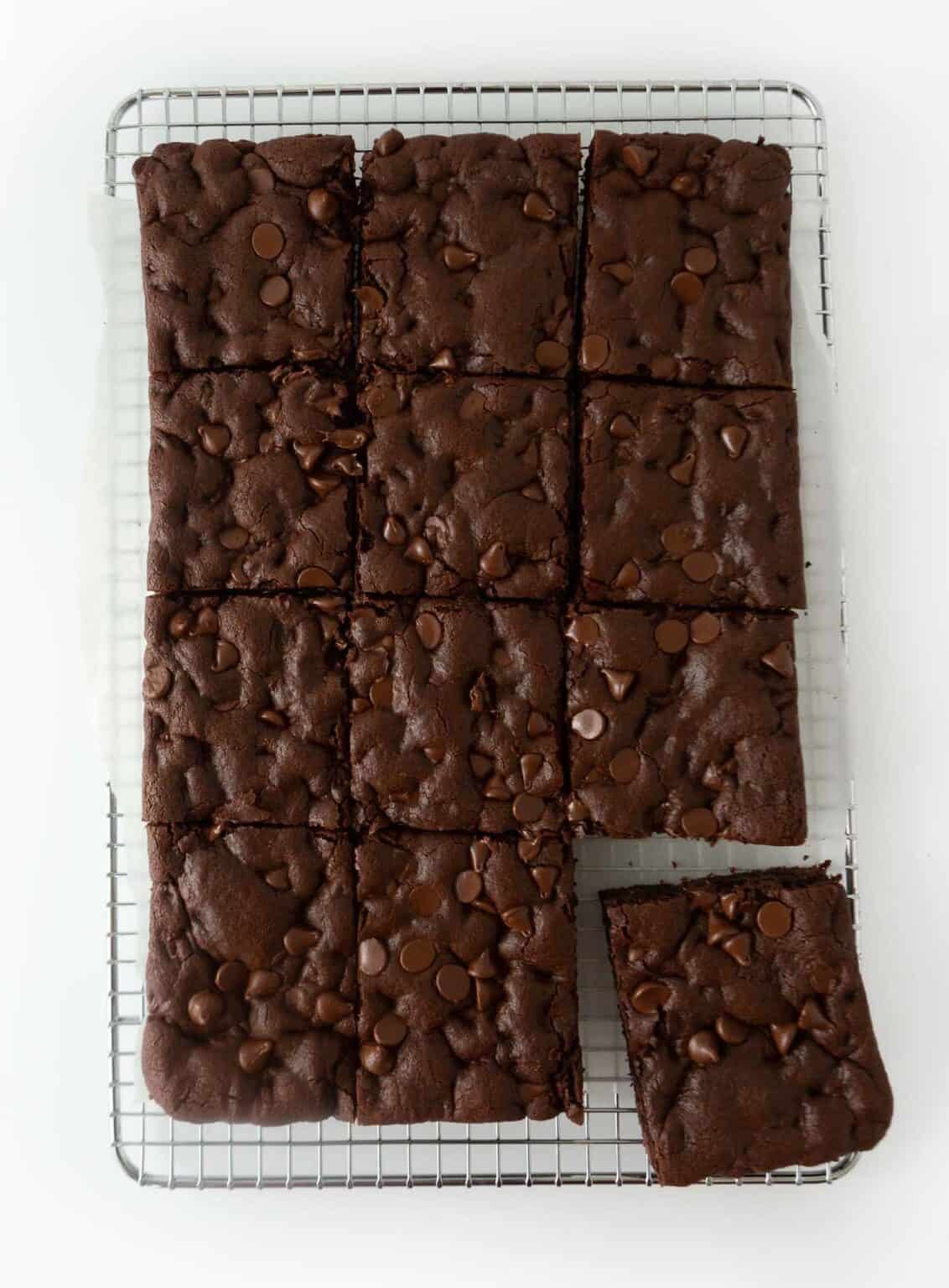 Double Chocolate Chip Cookie Bars - Design Eat Repeat