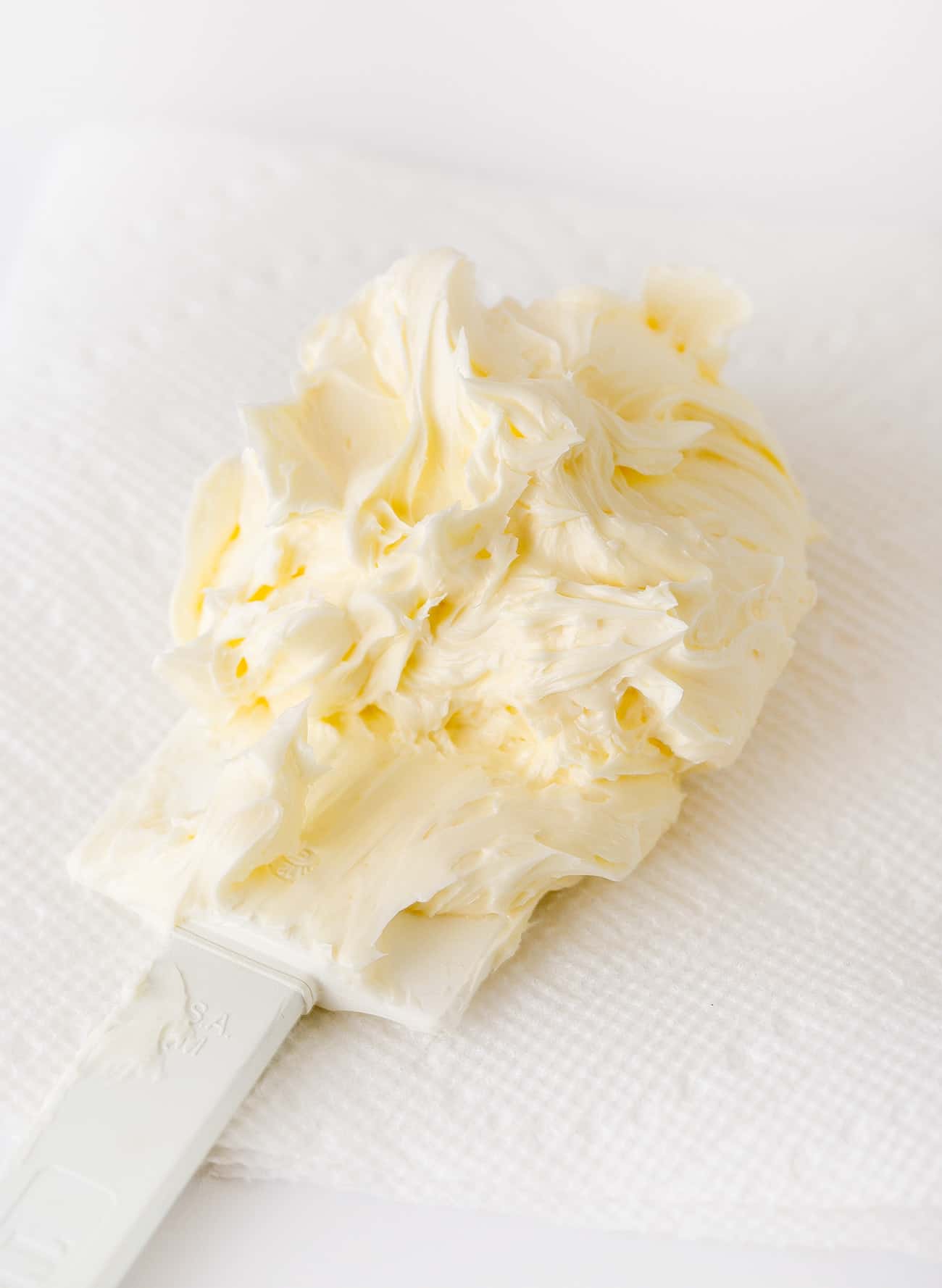 Sugar Cookie Buttercream Frosting - Design Eat Repeat